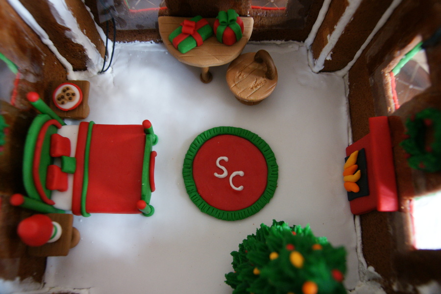 Santa's Gingerbread House 2009 - CakeCentral.com