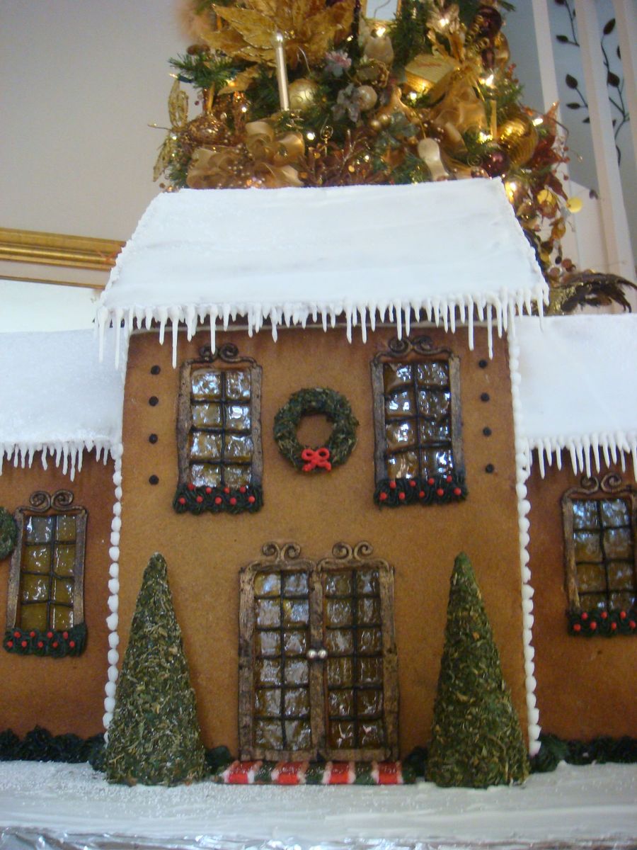 Gingerbread House (Front View) - CakeCentral.com