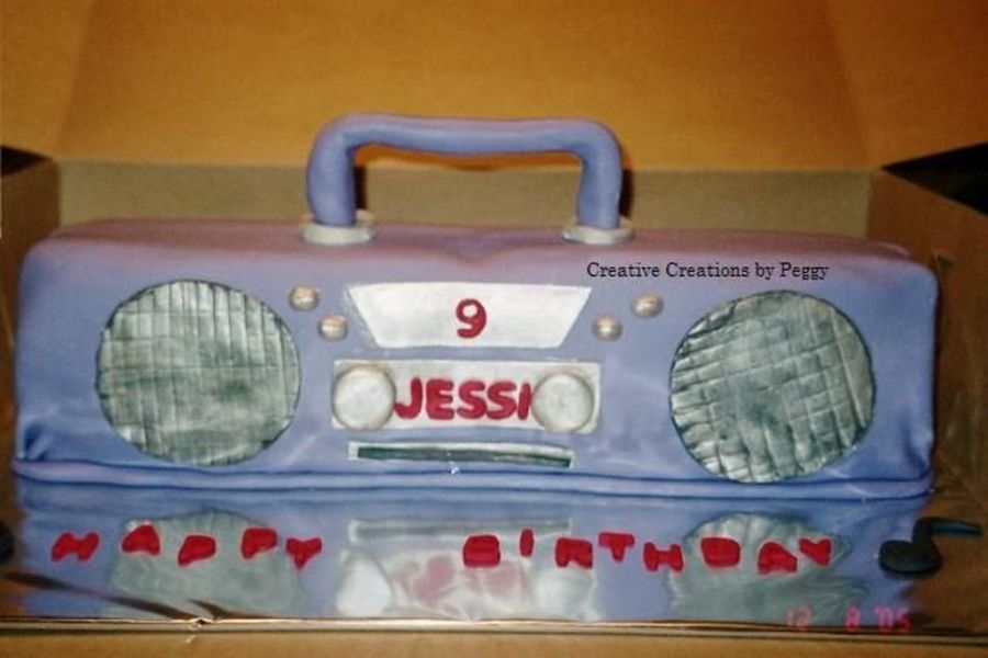 3D Boombox - CakeCentral.com