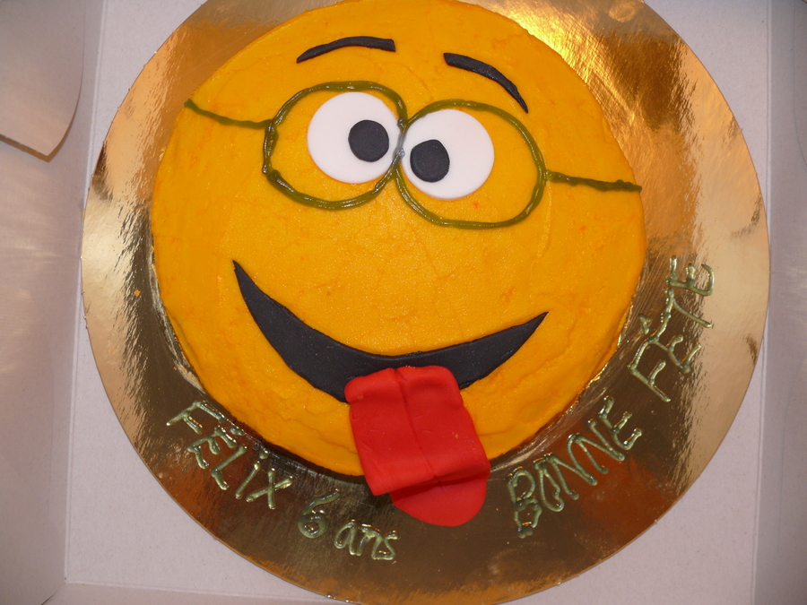 Smiley Funny Face - CakeCentral.com