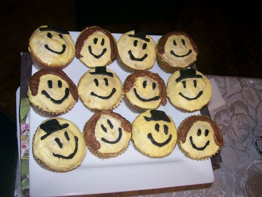 Smiley Cupcakes - CakeCentral.com