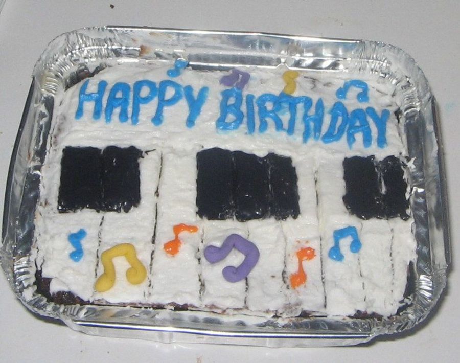 Piano Birthday Cake - CakeCentral.com