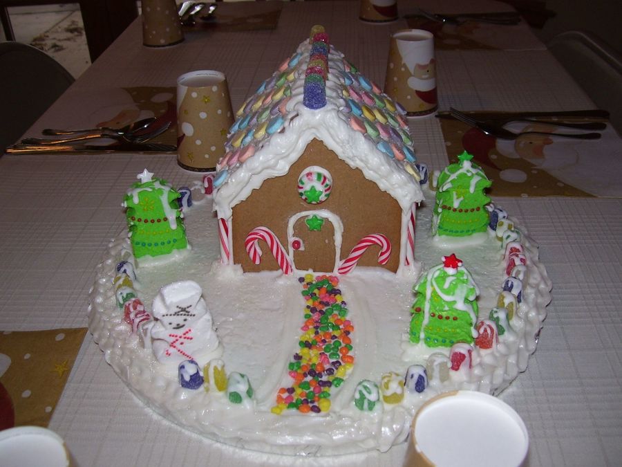 Candy Lane Gingerbread House - CakeCentral.com