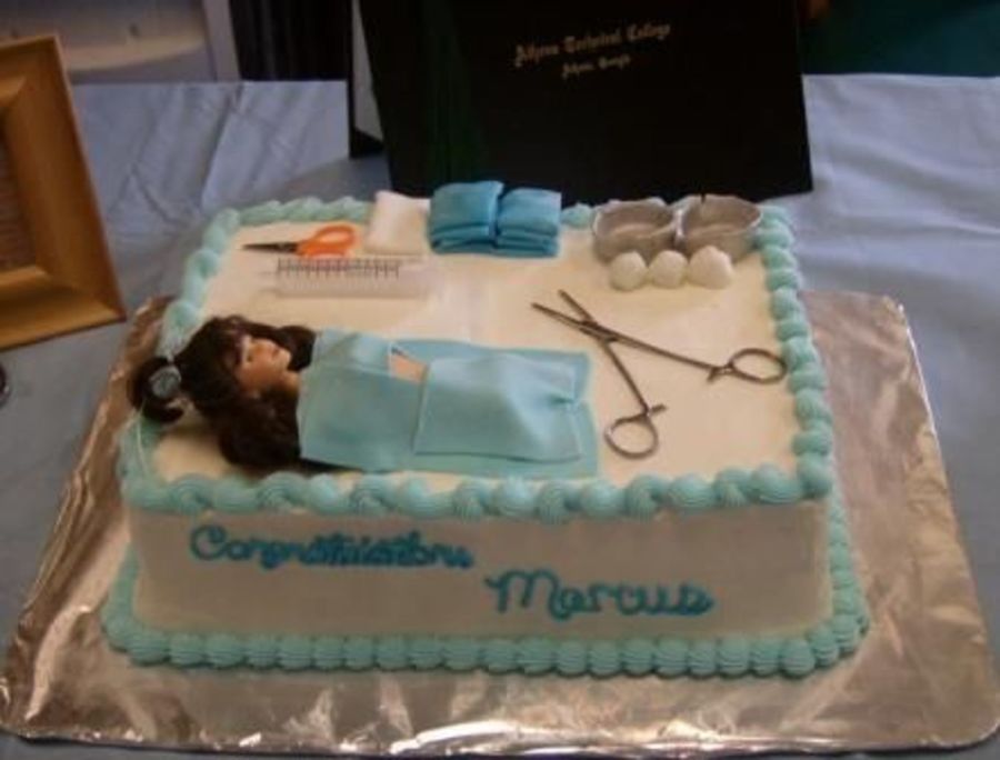 Surgical Graduation Cake - CakeCentral.com
