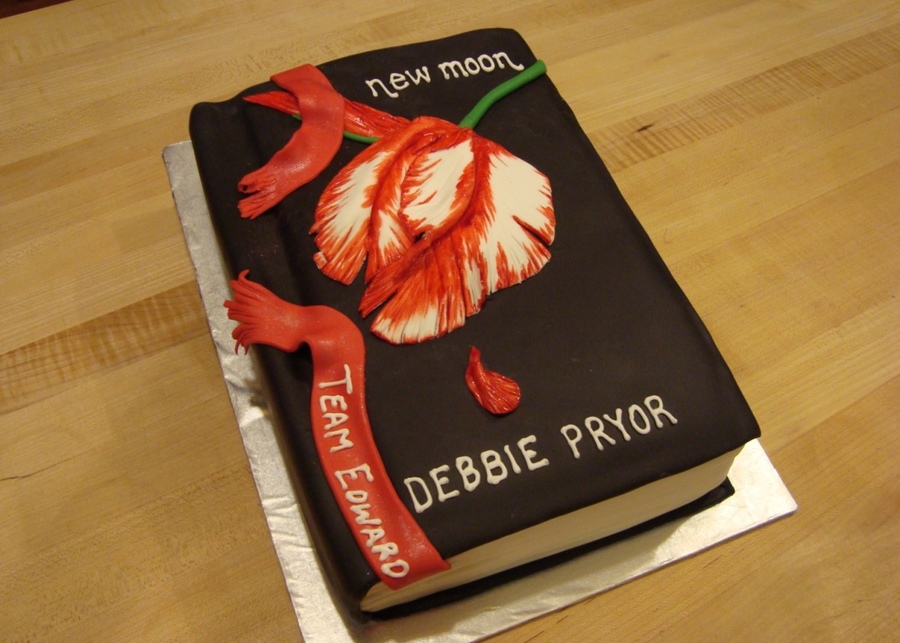 New Moon Birthday Cake - CakeCentral.com