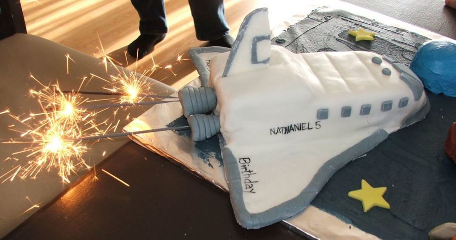 Outer Space 2 - Space Shuttle - CakeCentral.com