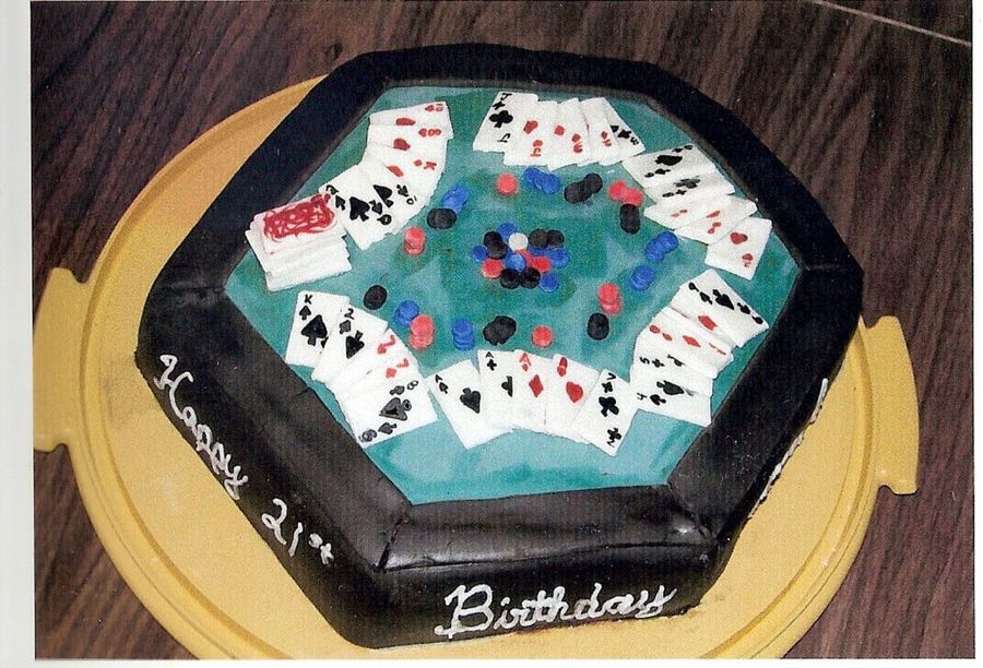 Poker Table - CakeCentral.com
