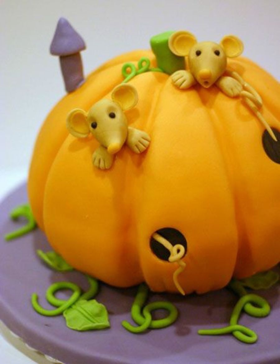 Pumpkin With Mice - CakeCentral.com