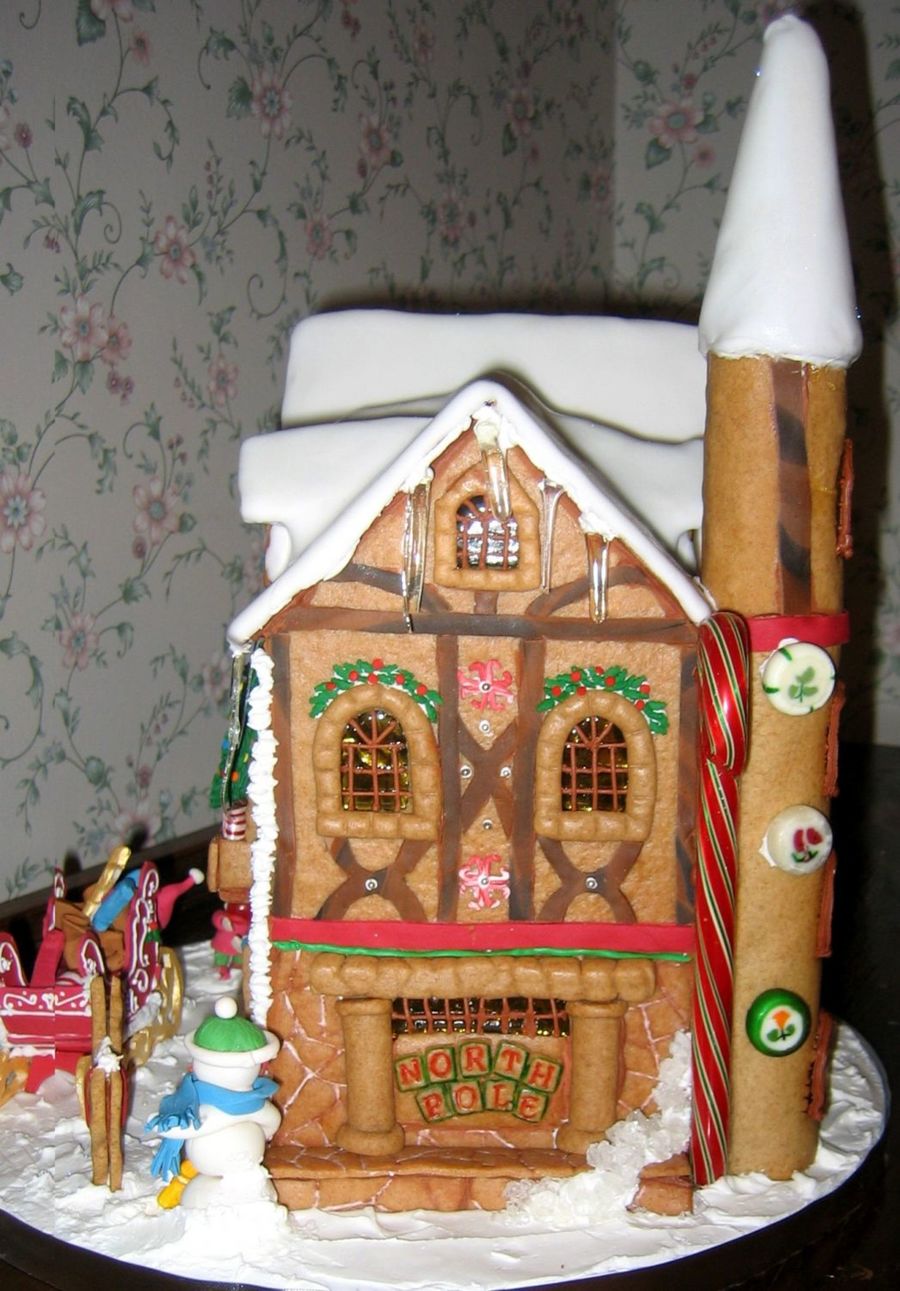 Gingerbread House 2006 - Front View - CakeCentral.com