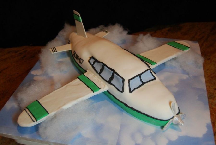 Airplane Cake - CakeCentral.com