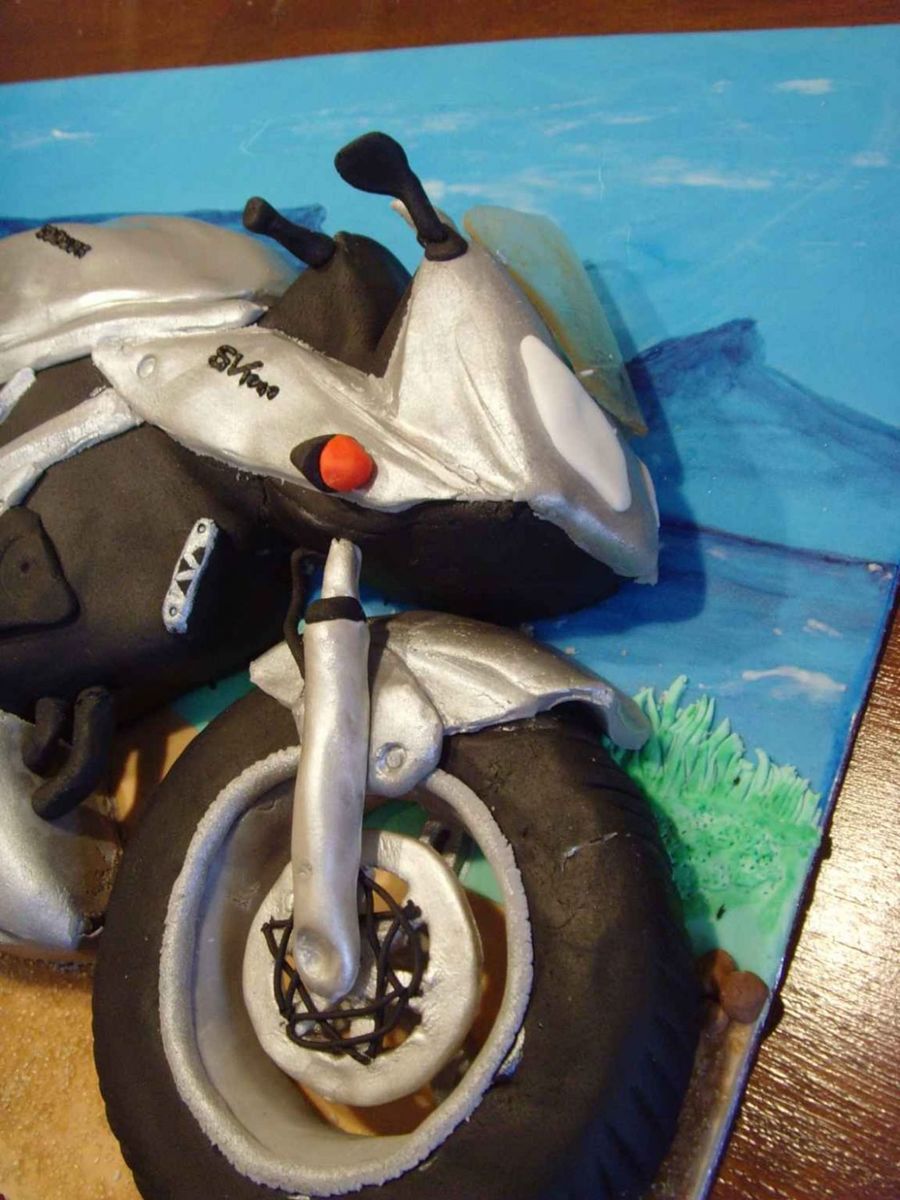 Suzuki Front - CakeCentral.com