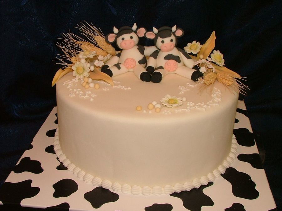 Sugarpaste Cows - CakeCentral.com