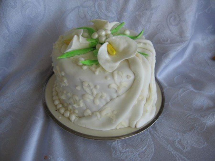 Calla Lily Cake - CakeCentral.com