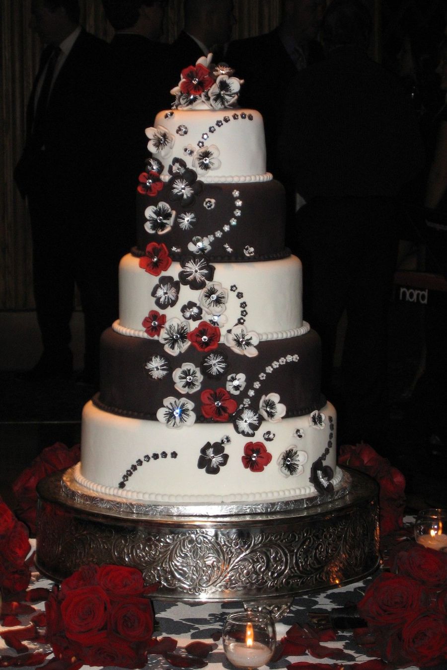 Red, White And Black Round Wedding Cake - CakeCentral.com