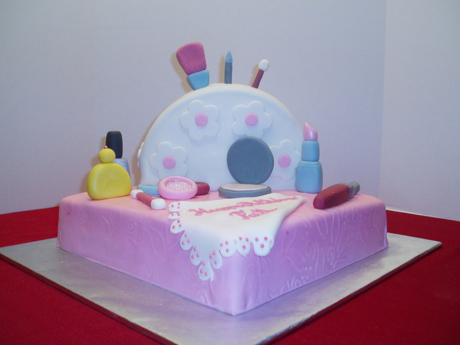 Make Up - CakeCentral.com