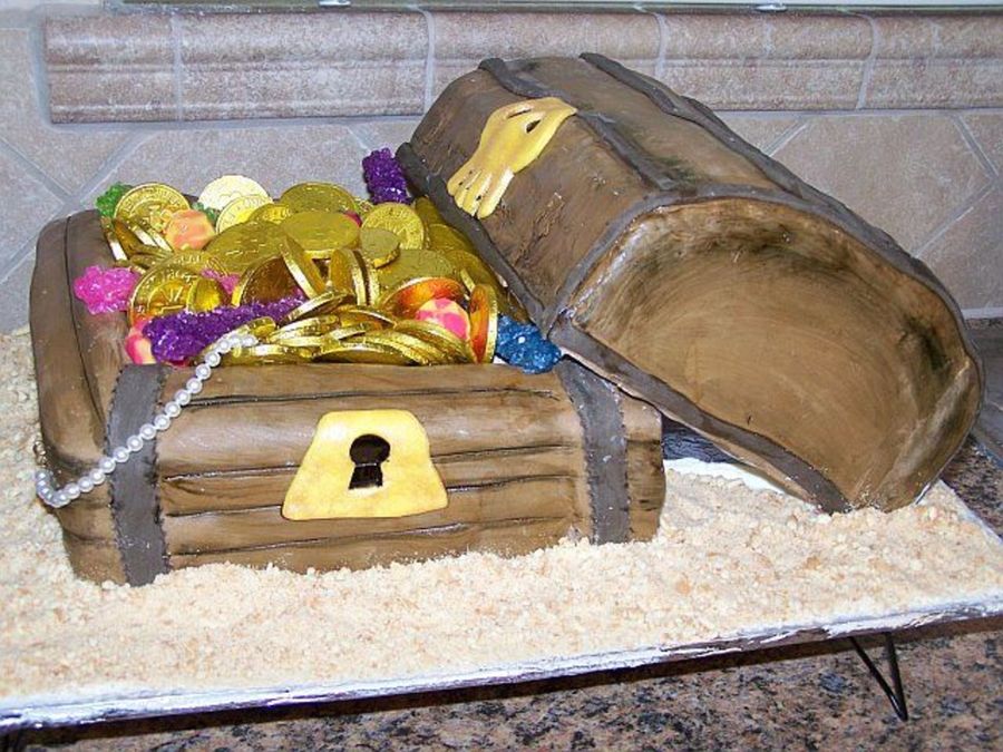 Treasure Chest Cake - CakeCentral.com
