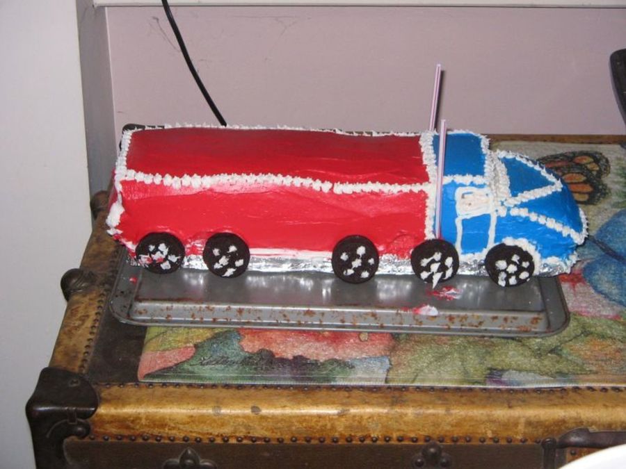 Semi Truck Cake - CakeCentral.com