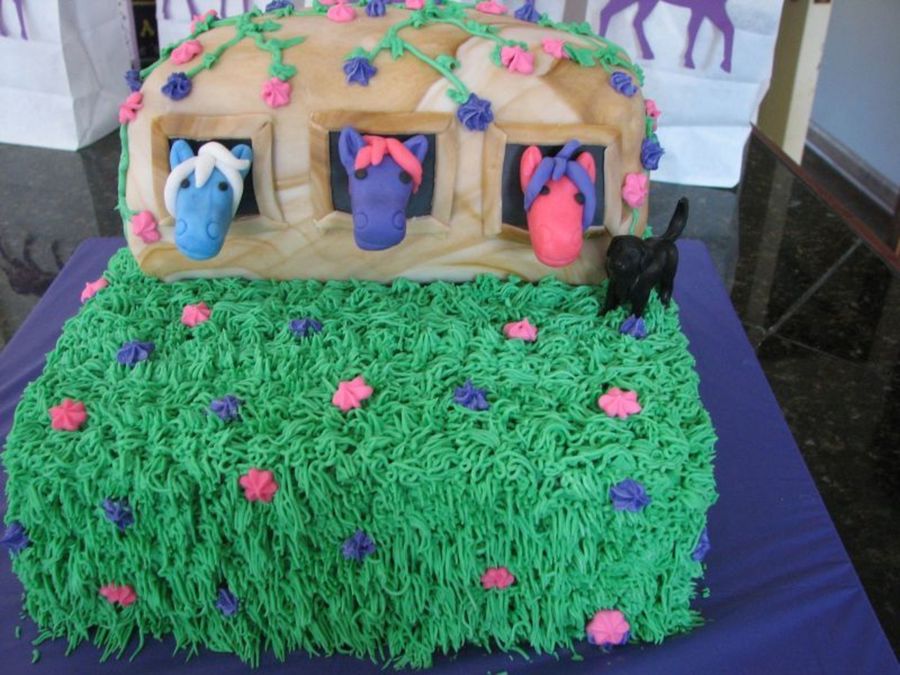Horse And Stable Cake - CakeCentral.com
