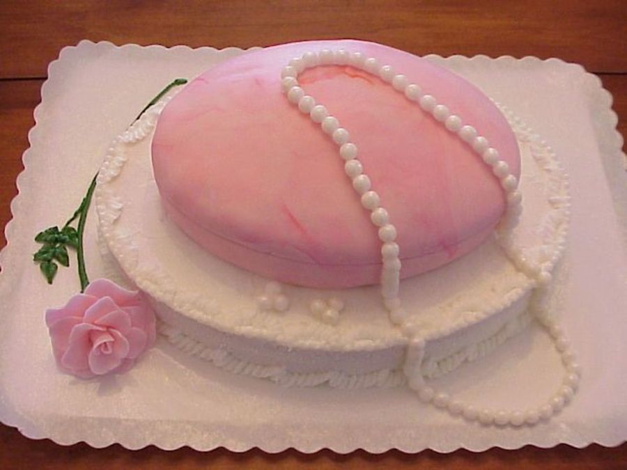 Keepsake_Box_With_Pearls.jpg - CakeCentral.com
