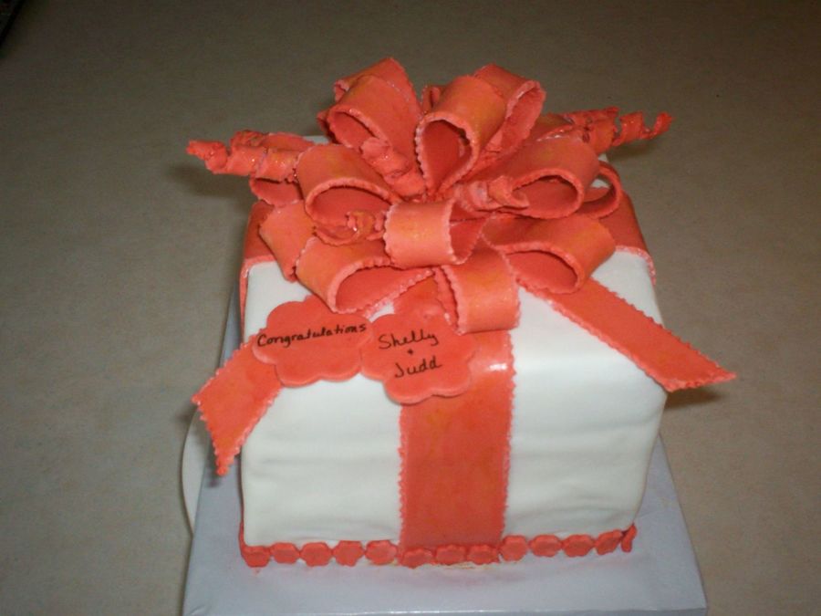 Present Cake - CakeCentral.com