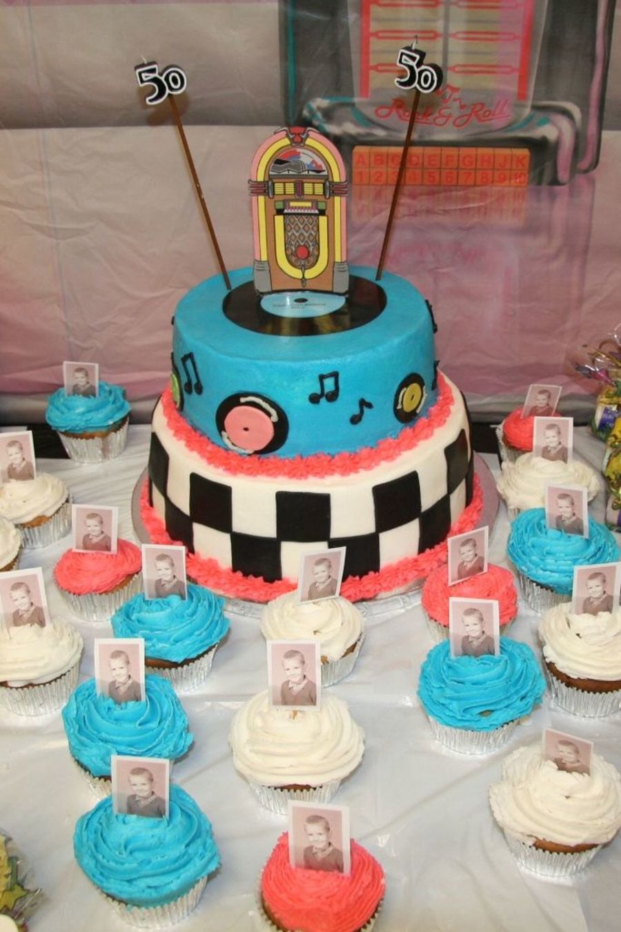 Juke Box 50's Cake - CakeCentral.com