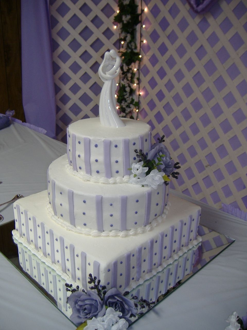 Square/circle Wedding Cake - CakeCentral.com