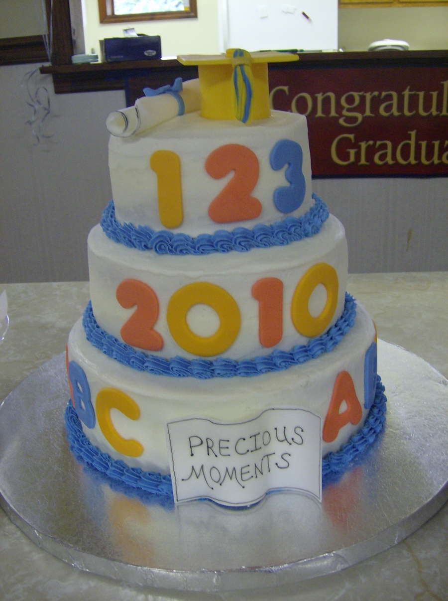 Preschool Graduation Cake - CakeCentral.com
