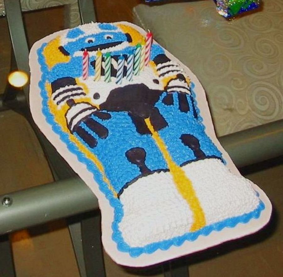 Robot Birthday Cake - CakeCentral.com