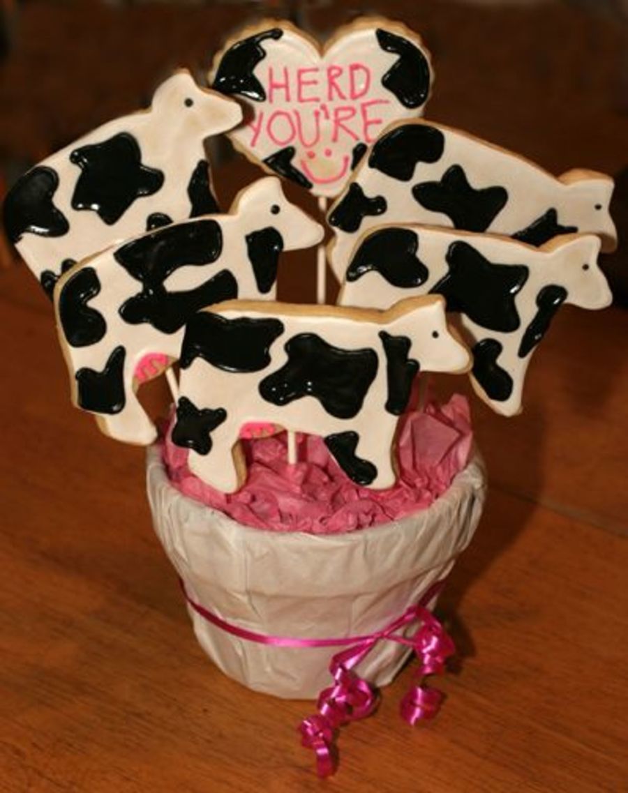 Cow1.jpg - CakeCentral.com