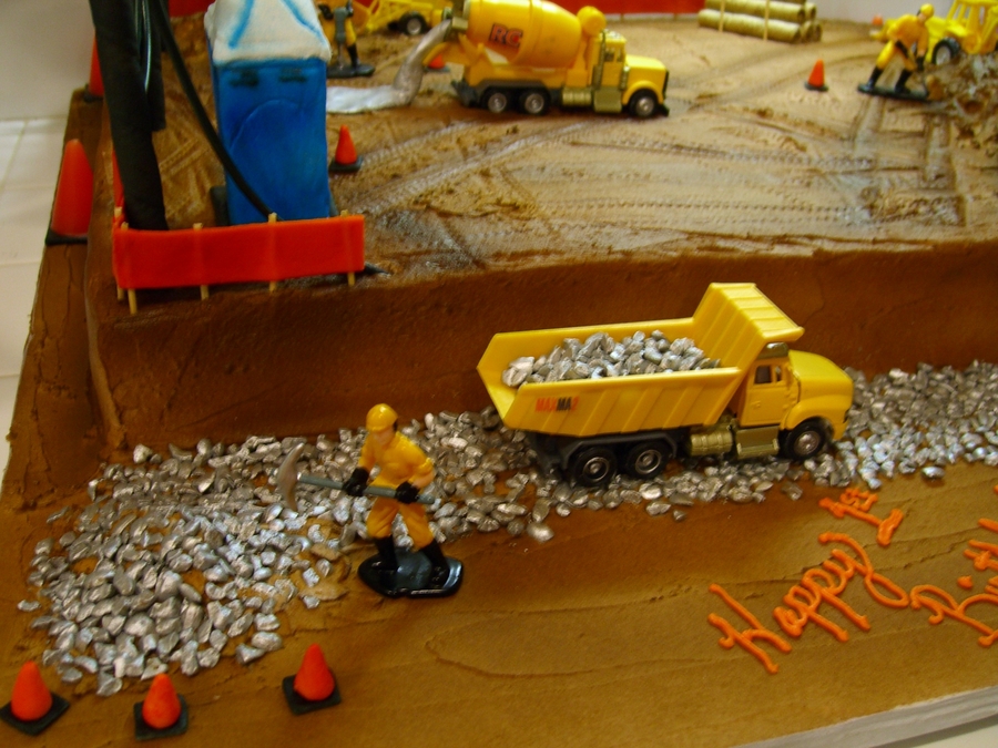 Construction Site Cake... - CakeCentral.com
