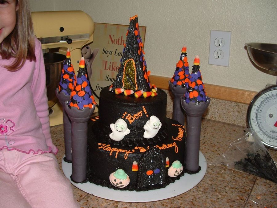 Emma's Haunted Castle Cake - CakeCentral.com