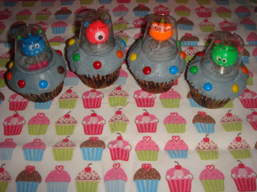 Space Alien Cupcakes - CakeCentral.com