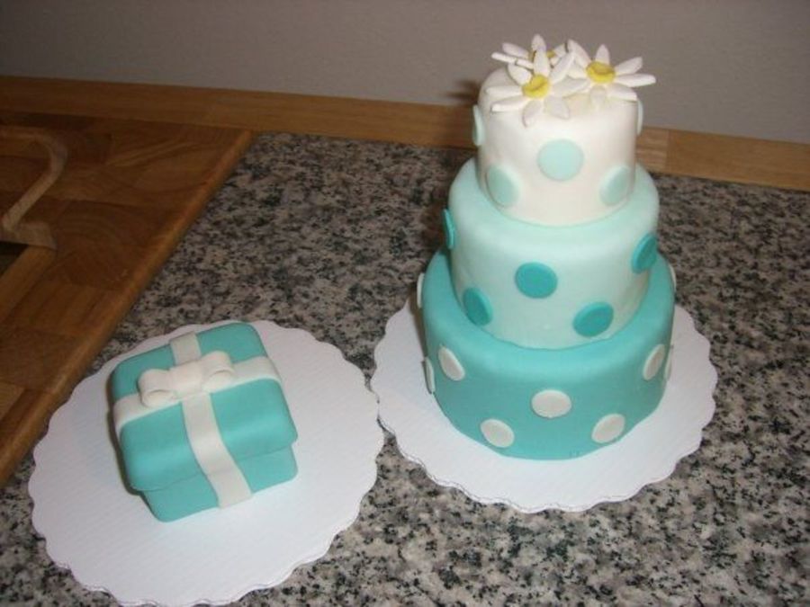 Mini Tiffany Box / Mini Tiered Cake - CakeCentral.com