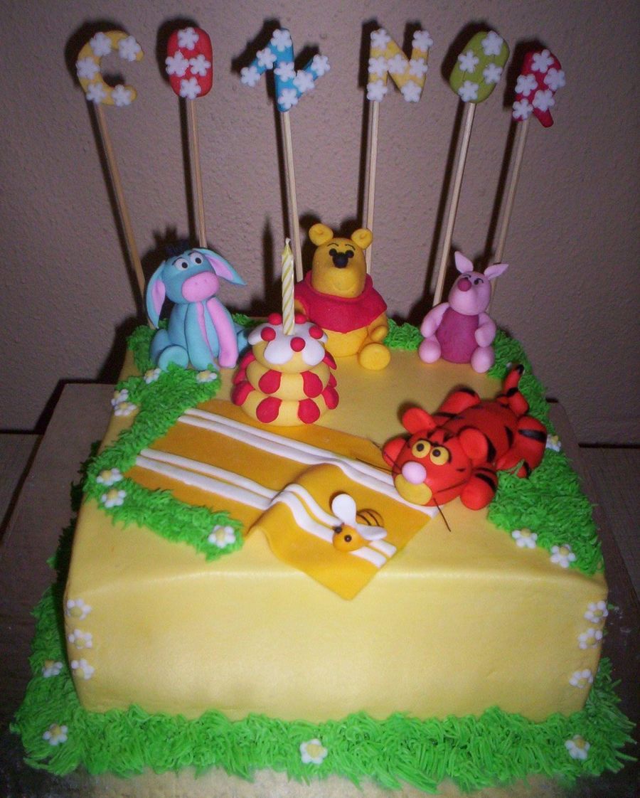 Pooh Bear Birthday Cake - CakeCentral.com