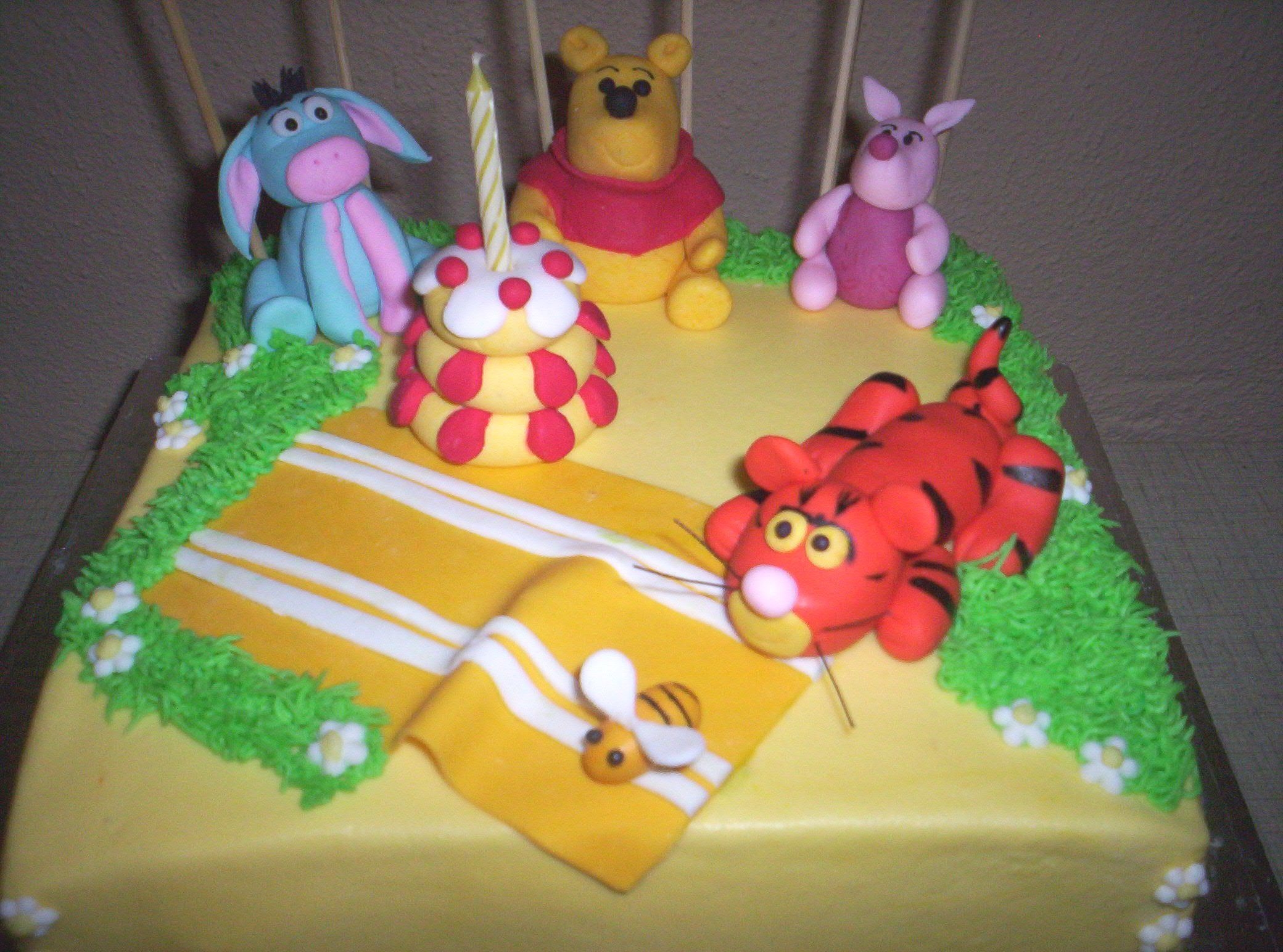 Pooh Bear Birthday Cake - CakeCentral.com