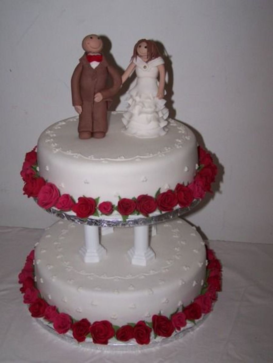 Round Wedding Cake With Red Roses - CakeCentral.com