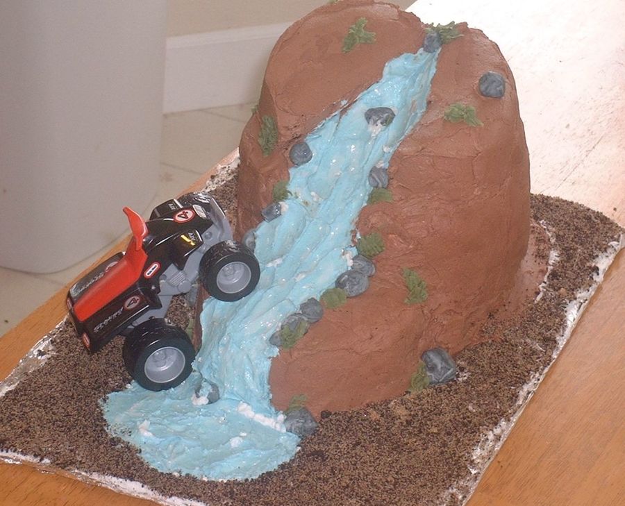 4 Wheeler Birthday Cake. - CakeCentral.com