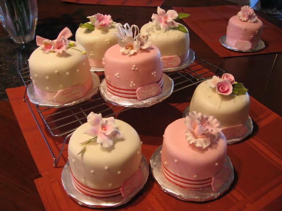 Mini Cakes - CakeCentral.com