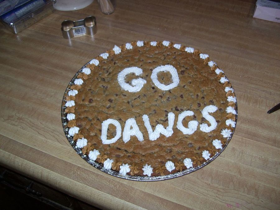 Giant Chocolate Chip Cookie - CakeCentral.com