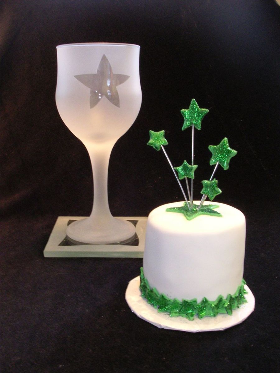 Star Spray Mini Cakes - CakeCentral.com