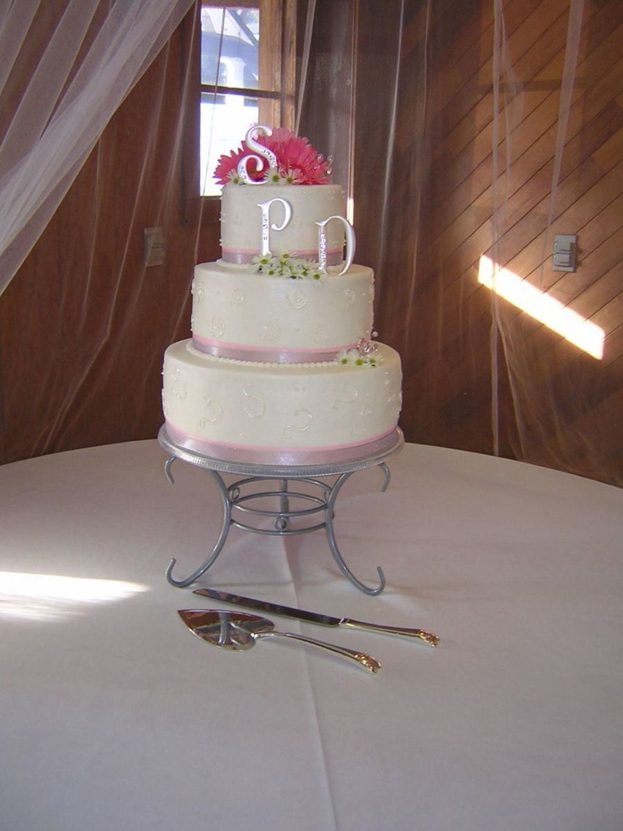 Round Wedding Cake With Monograms - CakeCentral.com