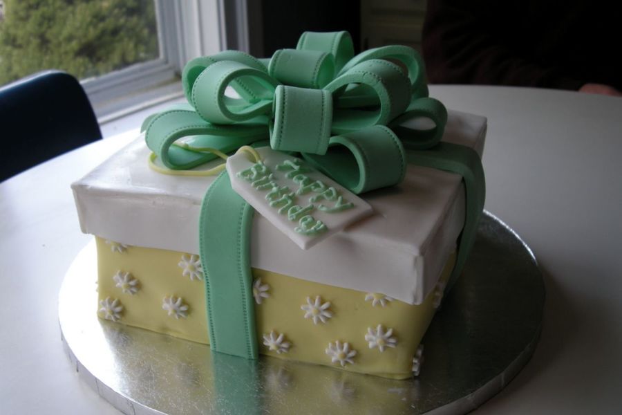 Present Cake - CakeCentral.com