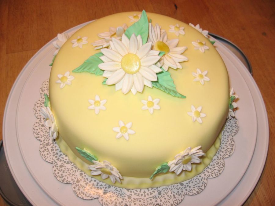 Daisy Cake - CakeCentral.com