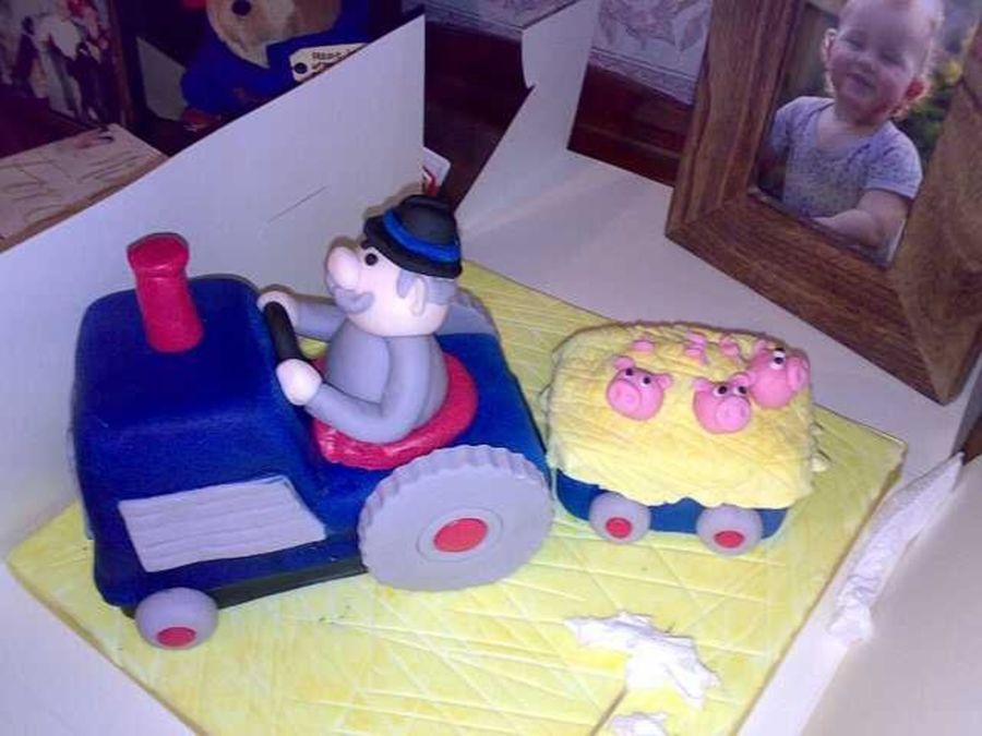 Tractor And Piggies - CakeCentral.com