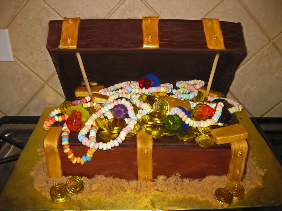 Treasure Chest Birthday Cake - CakeCentral.com