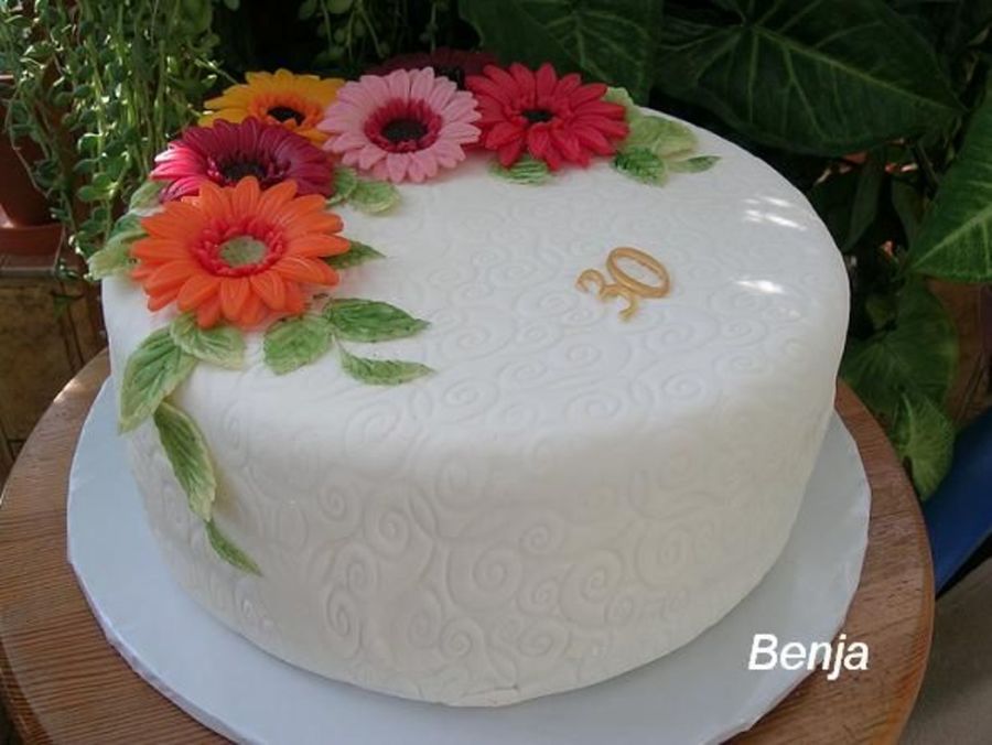 Gerber Daisies Cake - CakeCentral.com