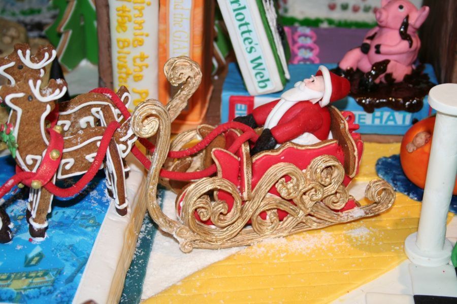 Santa Sleigh - CakeCentral.com