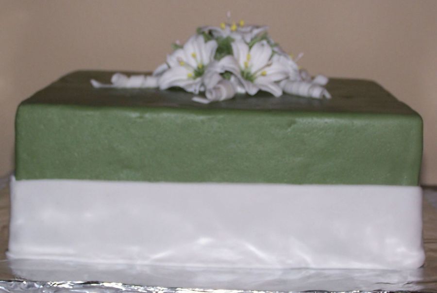 Easter Lily Cake - CakeCentral.com