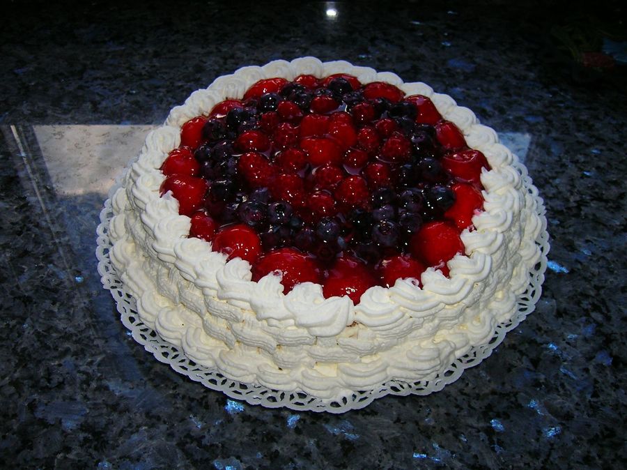 Torta_Ai_Frutti_Di_Bosco_E_Mou.jpg - CakeCentral.com