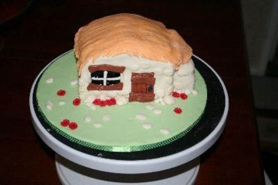 Snow White Cottage House - CakeCentral.com